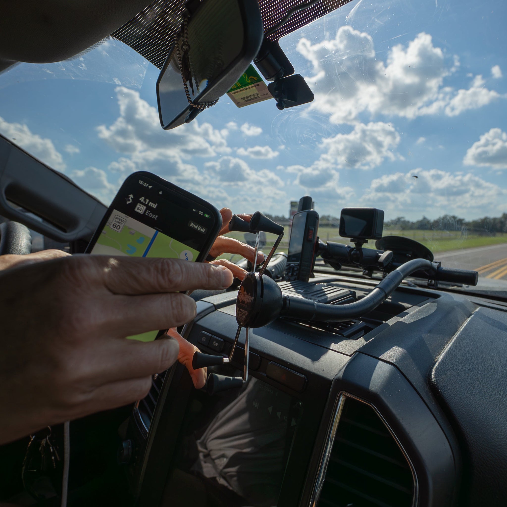Dash Bar Mount – SeaSucker